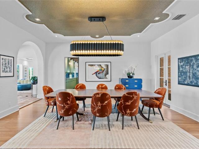 501 Brightwaters Blvd NE, St. Petersburg, FL 33704 | MLS #TB8399 | Compass