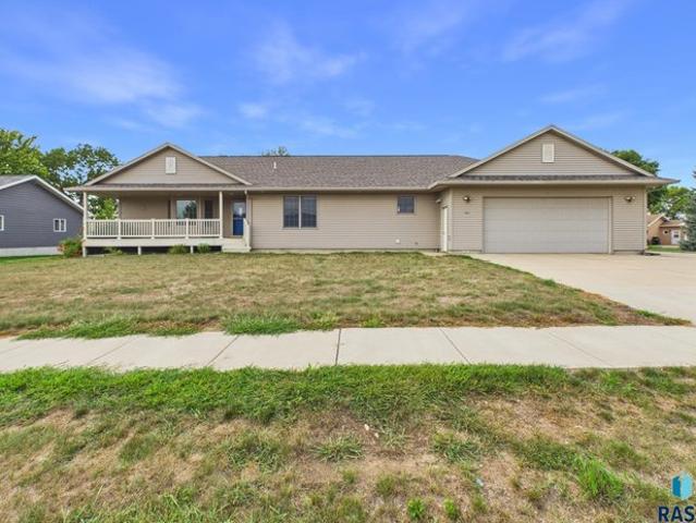 501 Grace Ave, Parker, SD 57053