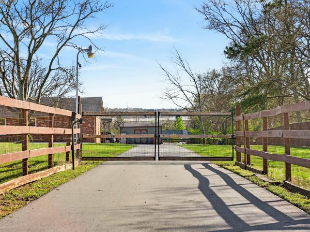 501 Green Ln