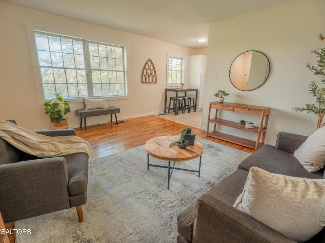 501 Hollingsworth Lane
