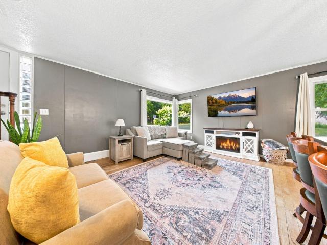 501 Oak Street W
