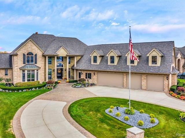 501 Lathrop St, Algonac, MI 48001