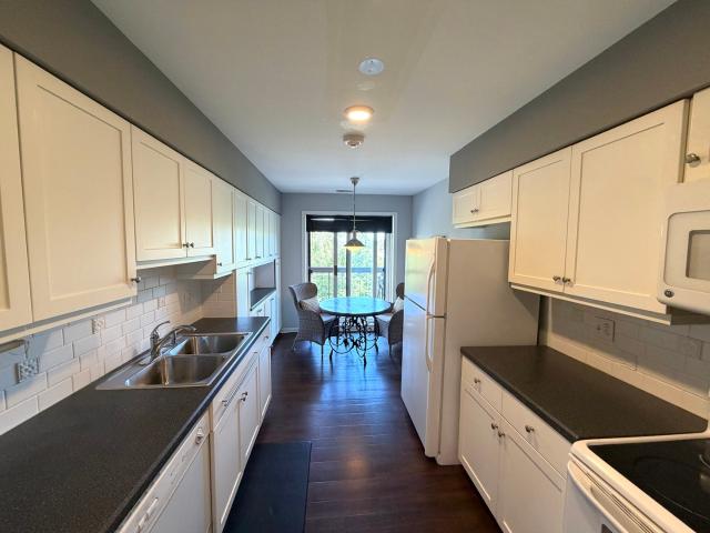 501 Lake Hinsdale Drive # 506