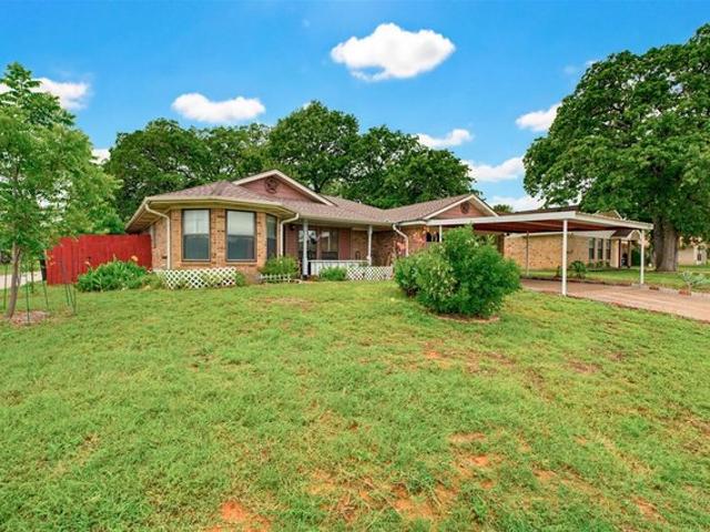 501 Meadow Dr, Rockdale, TX 76567