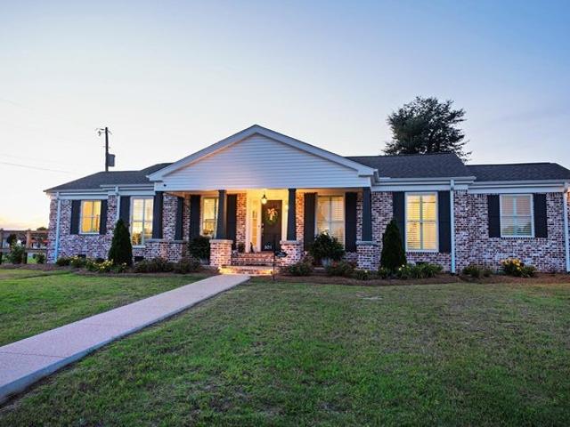 501 Meadowbrook Cir, Amory, MS 38821