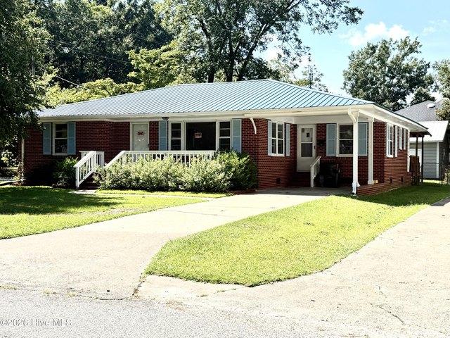 501 N Chestnut St, Mount Olive, NC 28365
