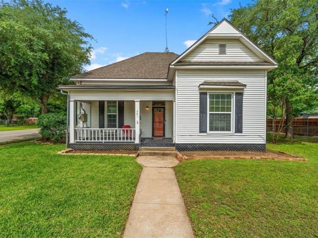 501 N Davis St, West, TX 76691