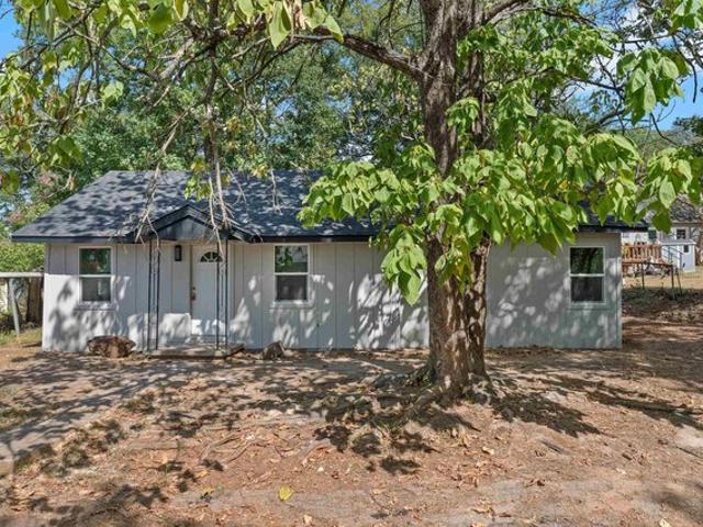 501 S Arcola St, Overton, TX 75684