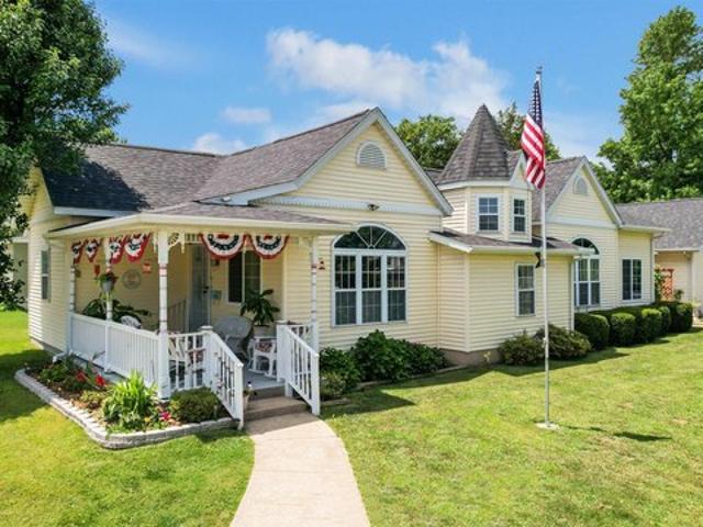 501 S Emma St, Christopher, IL 62822