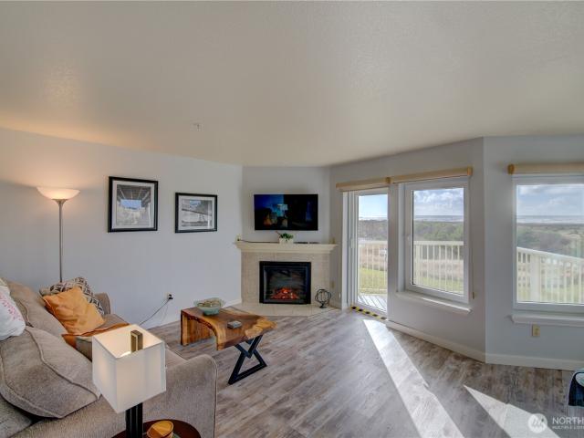 501 Shoreview Dr S # 208