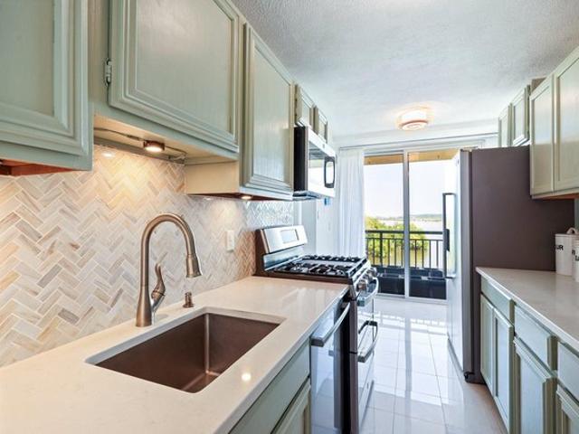 501 Slaters Ln Apt 603, Alexandria, VA 22314