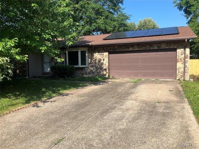 501 St John Dr, Belleville, IL 62221