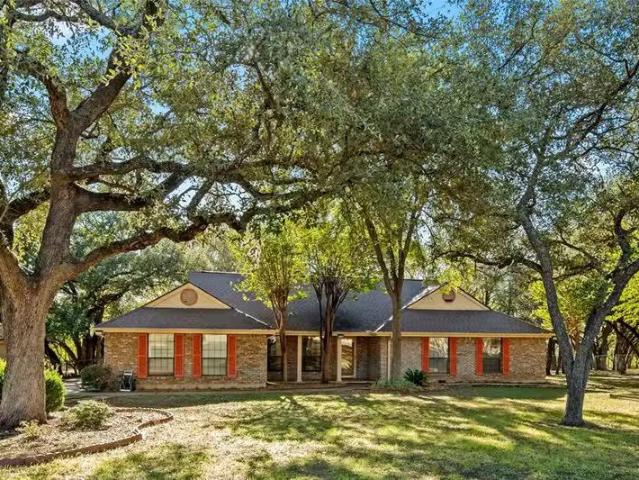 501 Stagecoach Trl, San Marcos, TX 78666