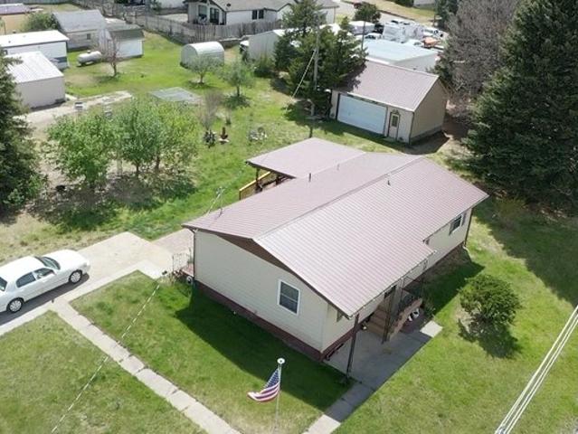 501 SW 3rd St, Mullen, NE 69152