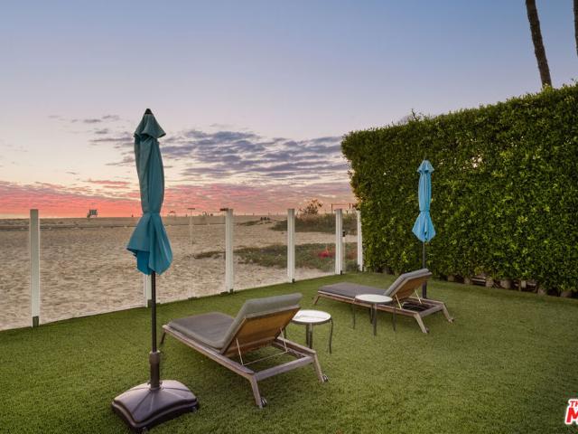 501 Palisades Beach Road