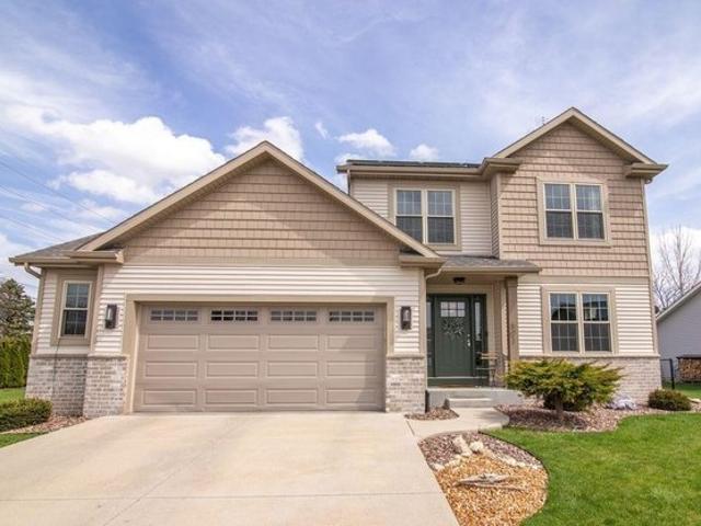 501 Pine Hollow Pl, Watertown, WI 53094