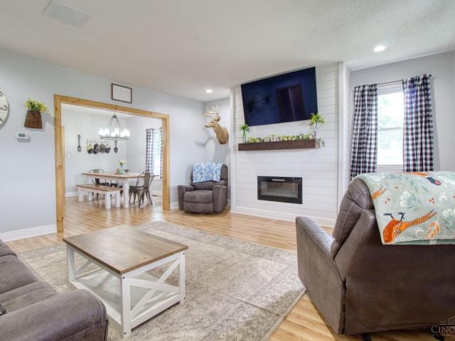 501 W 6th Street