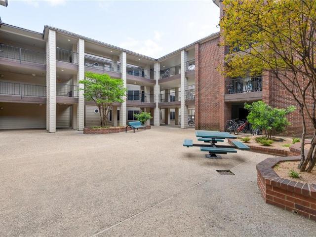 501 W 26th St # 305
