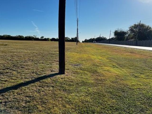 501 W Wintergreen Rd W, Desoto, TX 75115