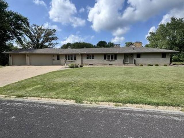501 W Crestwood Dr, Eureka, IL 61530