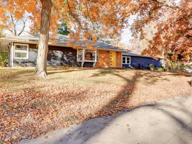 501 Woodland Dr, Clinton, IA 52732