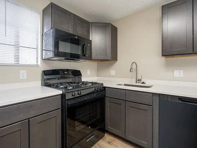 501 Wellington Hill Rd, Manchester, NH 03104