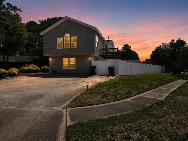 501 Thornloe Ln, Chesapeake, VA 23320