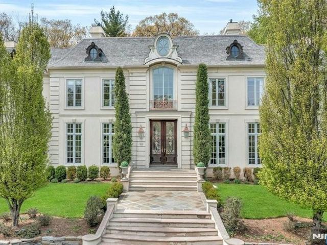 501 Timberline Dr, Franklin Lakes, NJ 07417