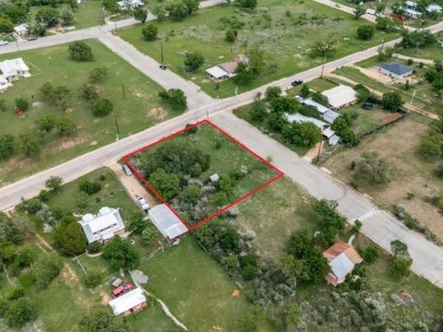 501 Vernon Ave, Llano, TX 78643