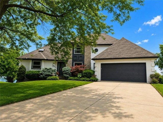 5024 SW Kingfisher Dr, Lee's Summit, MO 64082