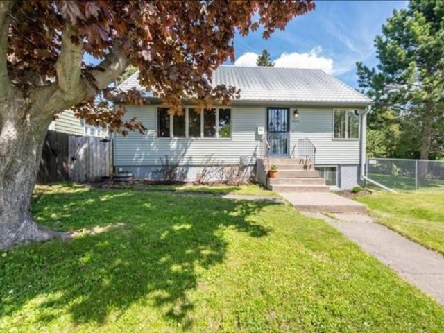 5025 Tioga St, Duluth, MN 55804