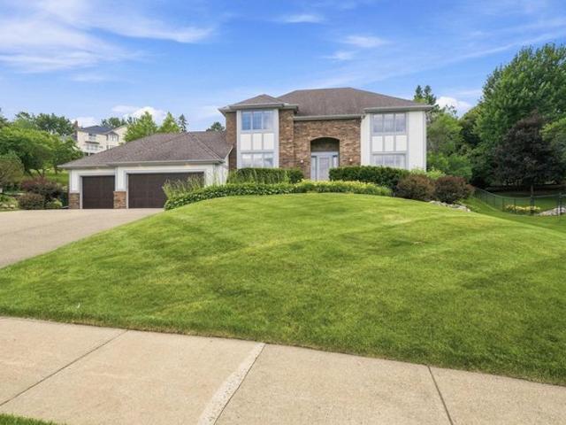 5025 W 94th St, Bloomington, MN 55437