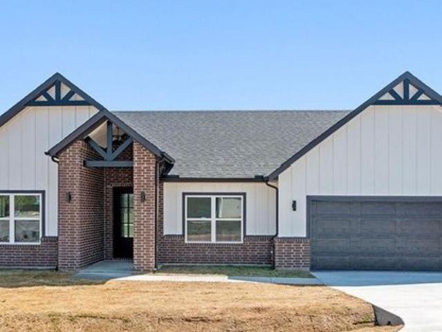 5026 Elizabeth St, Granbury, TX 76048