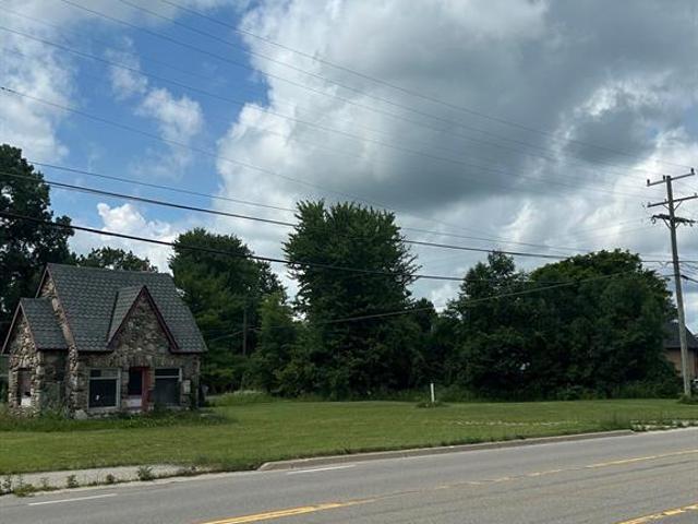 5027 W Grand River Road