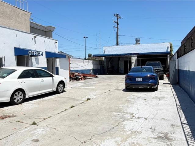 5027 W Rosecrans