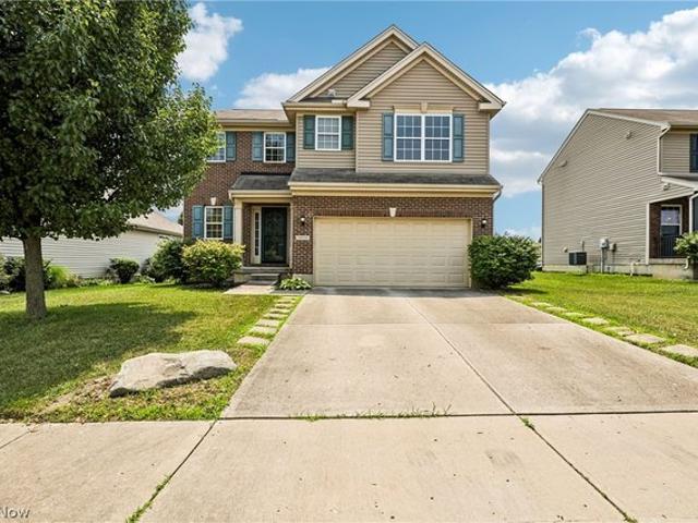 5028 Dayflower Dr, Tipp City, OH 45371