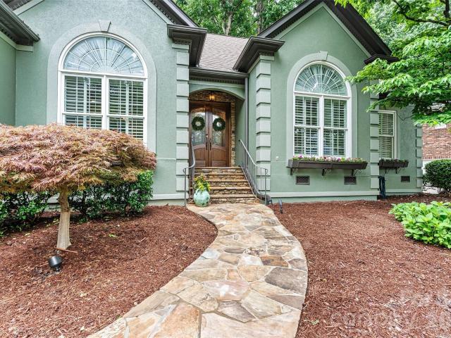 5028 Foxbriar Trail