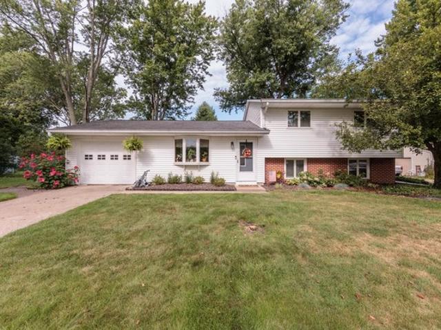5029 Oakview Dr, Vermilion, OH 44089