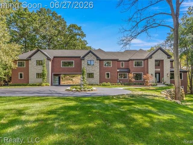 5029 Forest Valley Dr, Independence, MI 48348