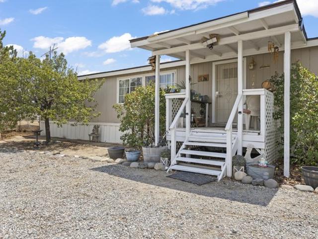 5020 White Oak Dr, Silver Springs, NV 89429
