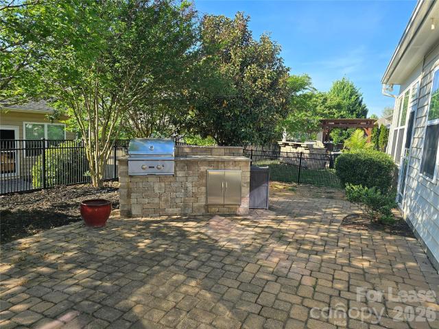5021 Kinross Lane