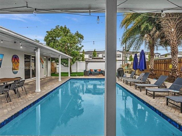 5021 SW 29th Ter, Dania Beach, FL 33312