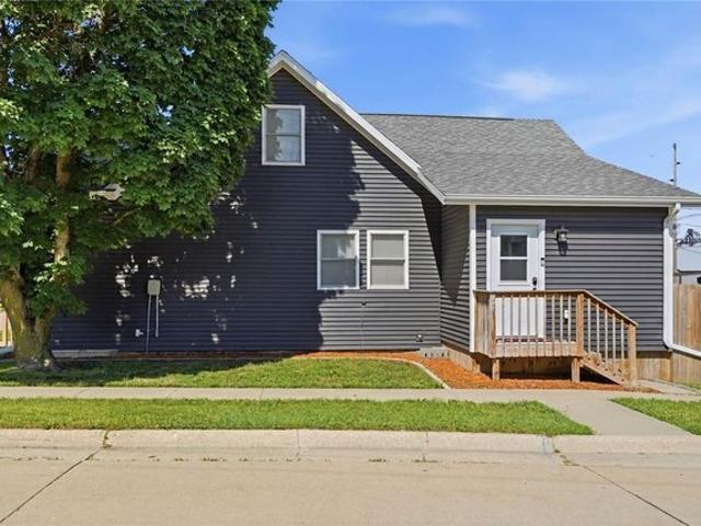 502 3rd St, Victor, IA 52347