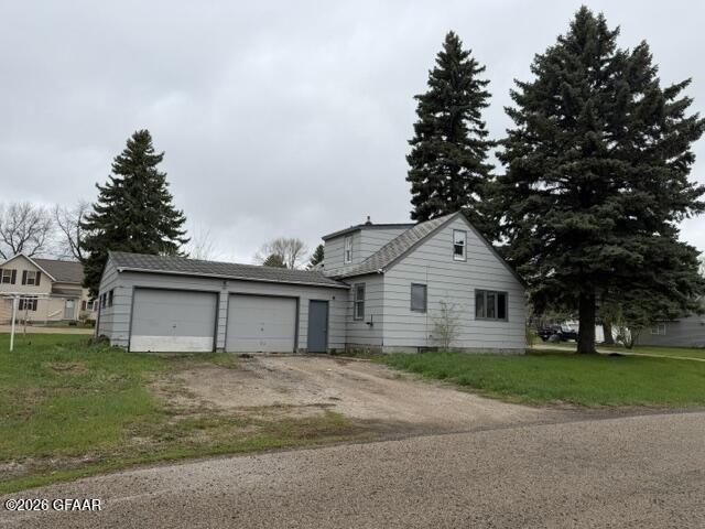 502 3rd St W, Park River, ND 58270
