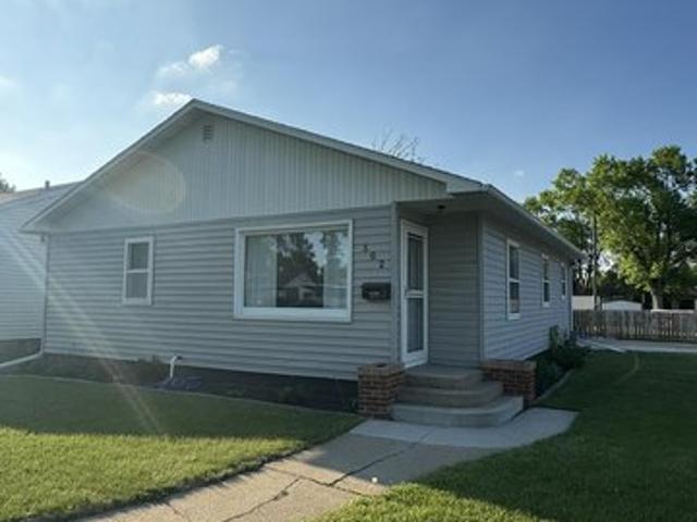 502 13th St NW, East Grand Forks, MN 56721