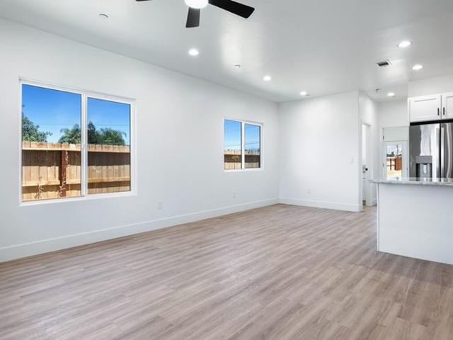 502 9th St, Orange Cove, CA 93646