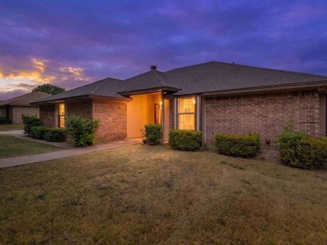 502 Celeste Dr, Robinson, TX 76706
