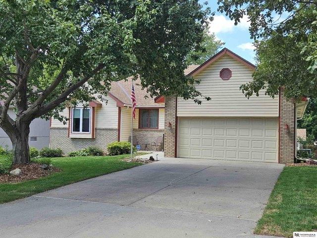 502 Black Forest Dr, Papillion, NE 68133