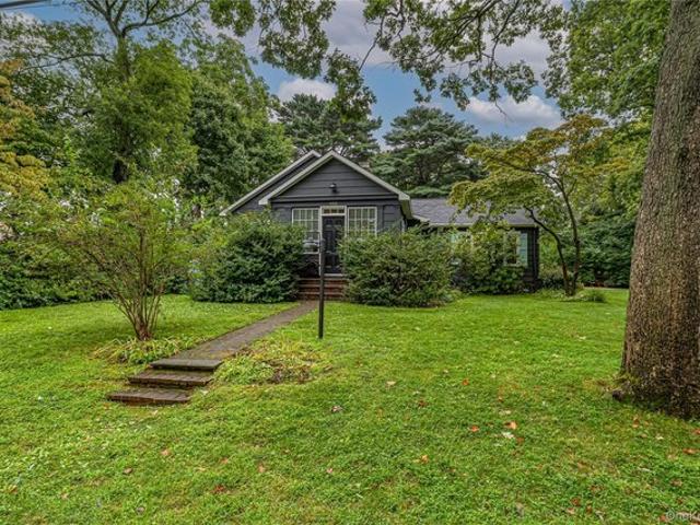 502 Brooklyn Blvd, Brightwaters, NY 11718