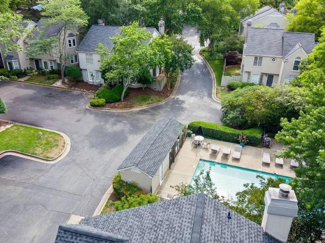 502 Defoors Landing NW